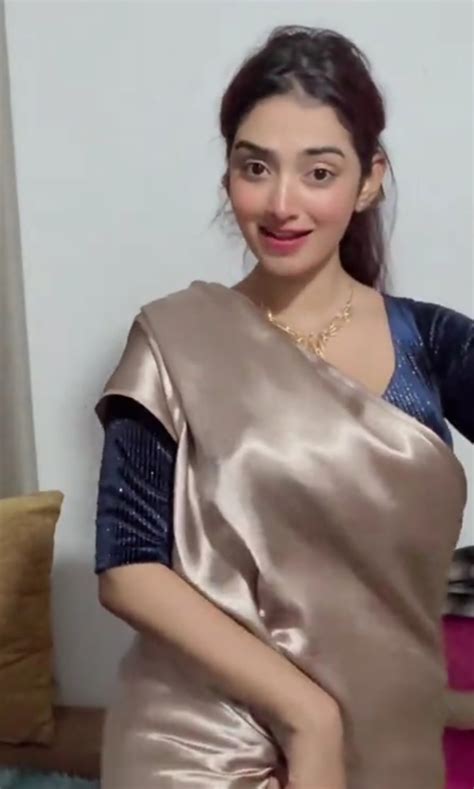 ටික් ටොක් ප්‍රශා මිශෙල්ගේ නිරුවත Elakiri