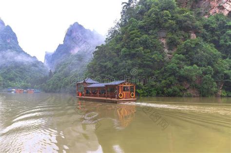 舟游宝峰湖景在张家界中国 包图企业站