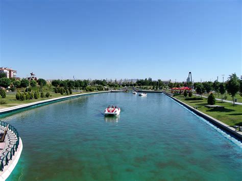 무료 이미지 경치 푸른 잎 자연 산들 숲 태양 일몰 식물 나무 빛 물줄기 수로 수자원 운하 강 여가 반영 수영장 리조트 타운 휴가 관광