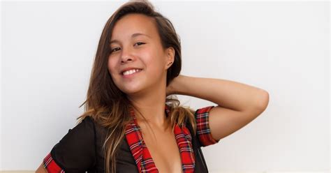 21 Teenmarvel Naomi Paid Skirt