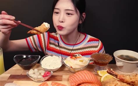 【boki 字幕版】亲自制作的超大三文鱼寿司吃播！还有超大炸虎虾 隐居在温哥华 隐居在温哥华 哔哩哔哩视频