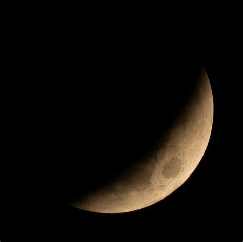 경치 경치가 좋은 고요한 구름 그라데이션 난색 달 달 사진 달빛 달의 위상 몽환 미니멀리스트 미묘한 바탕화면 반짝임 별이없는 하늘 보라색 색조