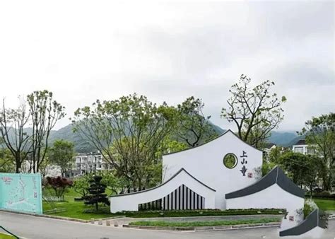 让村标“点靓”美丽乡村 美丽乡村建设正在改善乡村人居环境、激活乡村经济、留住浓浓乡愁。乡村村标是美丽乡村建设中最前沿的工作，一款特征 花瓣网