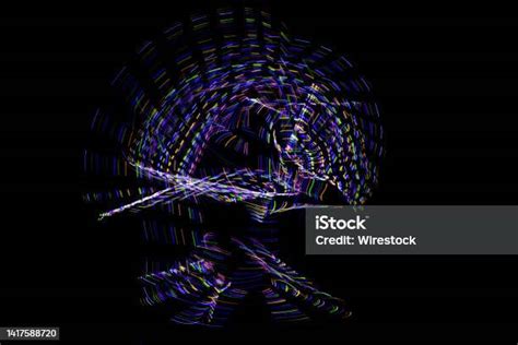 그래픽 라이트페인팅 효과 다채로운 파선 루미노시드로잉 건축물에 대한 스톡 사진 및 기타 이미지 건축물 과학 과학 실험 Istock