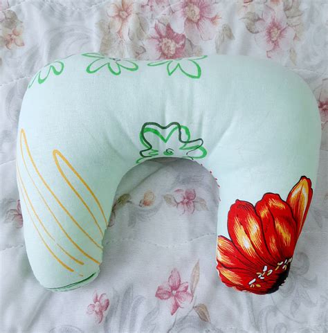 Удобная дорожная подушка 25х35 см