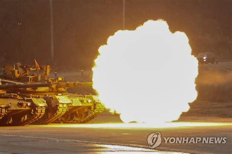 포탄 발사하는 8사단 K1e1 전차 연합뉴스