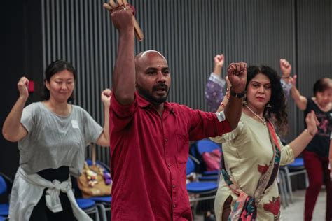 சிங்கப்பூரில் ‘சக்‌கைக் குச்சி ஆட்டத்துக்கு உயிரூட்டிய பயிலரங்கு சமூகம் செய்திகள் தமிழ்