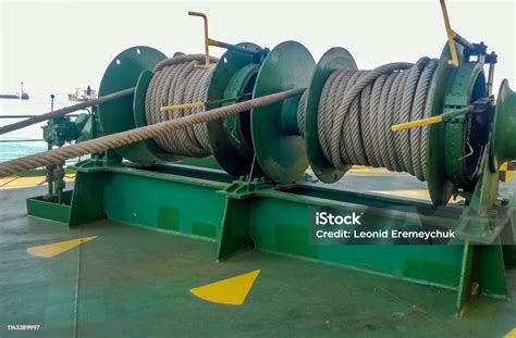 장력 제어 로프의 메커니즘 Winches 화물 선박 또는 항구의 갑판에 장비 건설 산업에 대한 스톡 사진 및 기타 이미지 건설 산업 들어 올림 잡아 당기기 Istock