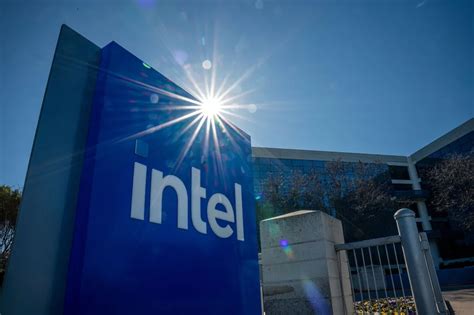 Intel Jumps After Pc Recovery Bolsters Chipmakers Outlook Technology