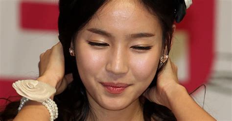 [포토]김수연 첫 제작발표회 아이고 더워라~