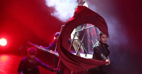 미녀와 함께 등장한 이은결 마술사