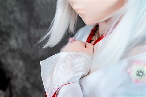 时月 on twitter 发现了位宝藏博主，是我理想的样子。涩而不淫，美而不乱。践行二次元的美好，束缚的美好，将小众的爱好融入自然，融入