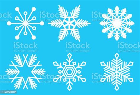 평면 디자인 휴일 눈송이는 파란색 배경에 격리 벡터 일러스트레이션 0명에 대한 스톡 벡터 아트 및 기타 이미지 0명 12월 1월 Istock