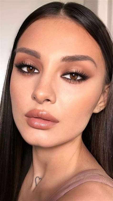 How To Apply Smokey Eyeshadow For Brown Eyes