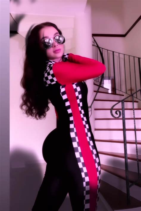 Mamiko R Sexypolishyoutuber