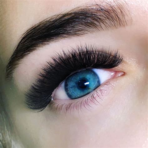 Голливудское наращивание ресниц