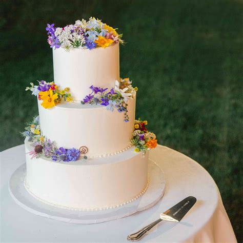 Traditional Flower Wedding Cake