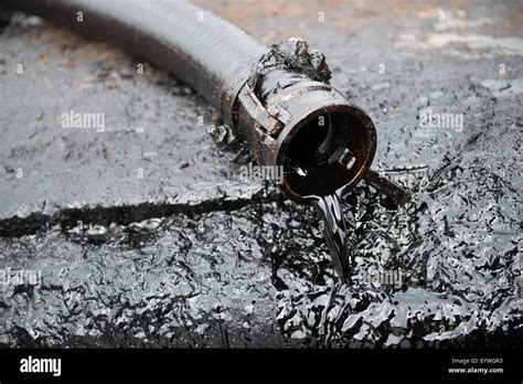 Pétrole Brut à Partir De Puits De Pétrole Photo Stock Alamy