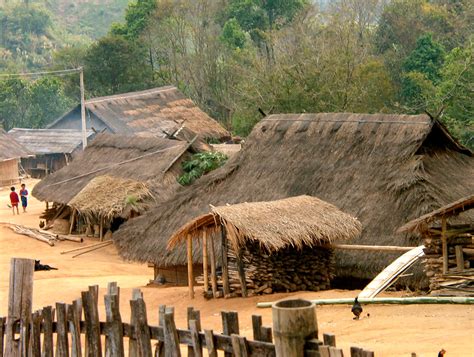 File:Akha village.jpg - Wikimedia Commons