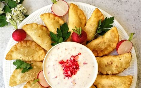 Mini čeburekai Su Krienų Padažu Šefo Receptai