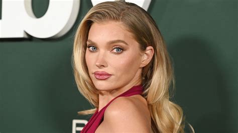 Elsa Hosk Trägt Eine Neue Version Der Favorite Vintage Sneaker Der