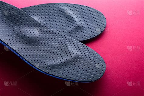 骨科鞋垫在粉红色的背景