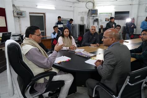 Pushkar Dhami Meeting आपदा कंट्रोल सेंटर में पहुंचे सीएम बारिश से हुए