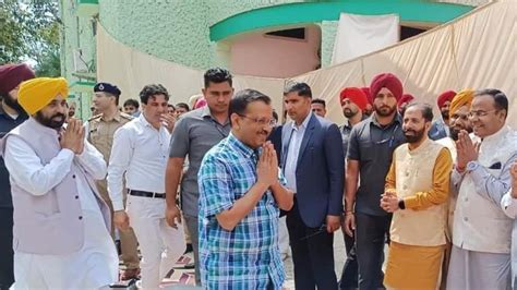 Punjabs New Power Couple Aap Minister Harjot Singh Bains Marries Ips