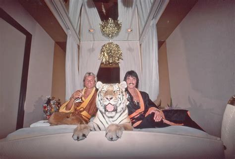 Siegfried And Roy At Home 15 Photos Of The Magicians In Their Jungle