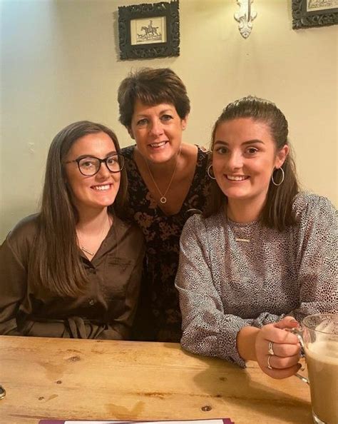 Aunt And Cousins 😍😍 Scrolller