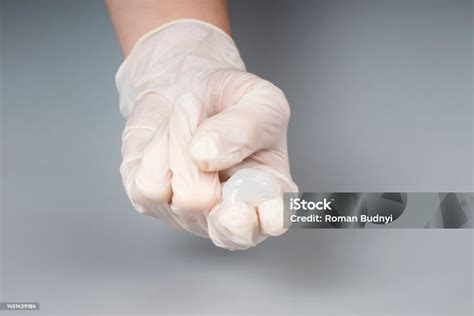 비뇨기과 의사 약속 개념 장갑에있는 의사의 손가락에 윤활유 전립선 마사지 개념에 대한 스톡 사진 및 기타 이미지 개념 건강관리와 의술 과학 Istock