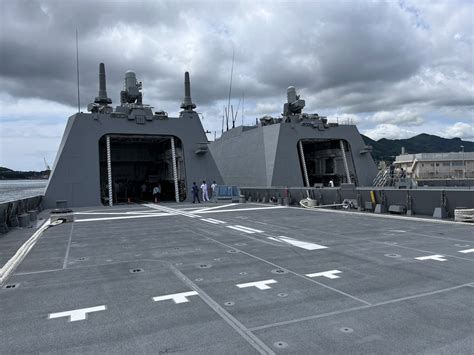 偏見龍驤bot C102土曜東地区エ 26a on Twitter 護衛艦みくま後部飛行甲板