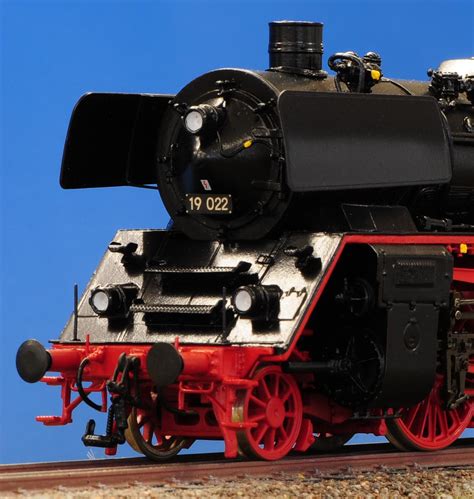 Nach dem Krieg kamen die 19 015, 19 017 und 19 022 zur VES-M Halle als ...