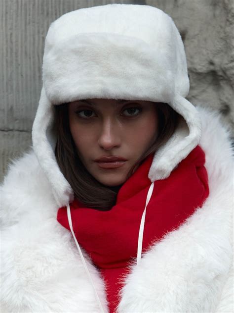 Шерстяная шапка с металлическим декором Lichi Online Fashion Store