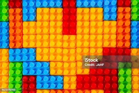 미니어처 도시 건물을 형성하는 컬러 플라스틱 큐브 근대성 놀이 및 건축의 개념 0명에 대한 스톡 사진 및 기타 이미지 0명 개념 개발 Istock