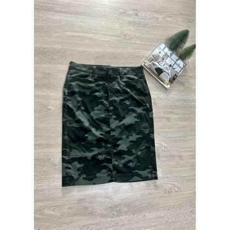 Uniqlo กระโปรงสีเขียวผ้าลายยทหารทรงสวย ผ้าใหม่สะอาด งานจริงสวยมาก Shopee Thailand