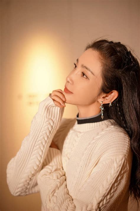 李冰冰粉色半身裙造型太减龄 转圈灿笑少女感十足 搜狐大视野 搜狐新闻