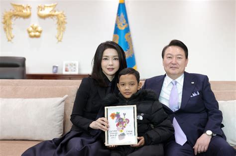 윤석열·김건희 부부 심장수술 기적 캄보디아 소년 로타 용산 초대[영상] 노컷뉴스