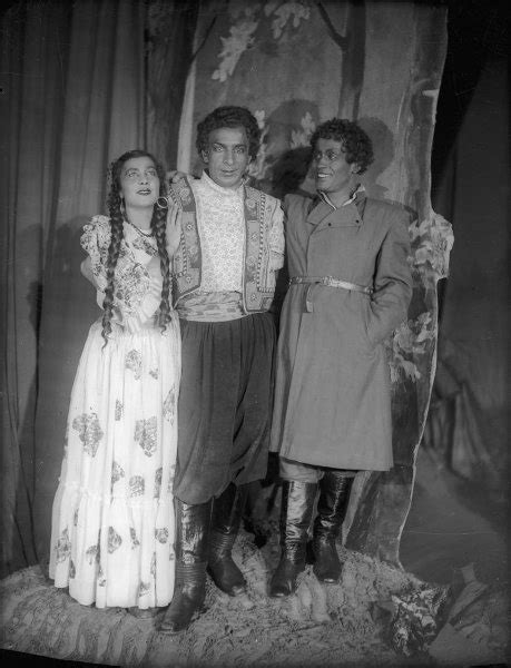 Фото Московский государственный цыганский театр «Ромэн Сцена из спектакля «Четыре жениха