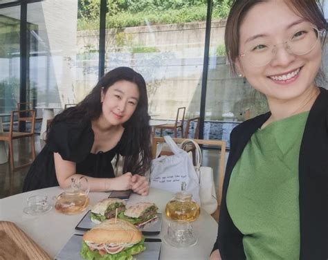 벙개 근황토크 윤우 뱃속에 있을때 요가 수업에서 만난 친구 나이 차이는 꾀 나지만 정신연령이 높고속이 깊어 진심 친구로