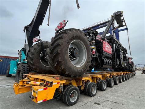 Terminal De Contêineres De Paranaguá Recebe Máquina Agrícola Inédita