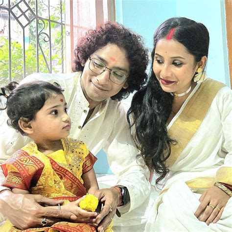 নমস্কার 🙏🙏 দুর্ভাগ্য বসত আমি একজন নৃত্য শিল্পী দুর্ভাগ্য কথাটা ব্যবহার করতে বাধ্য হলাম এই নৃত্য