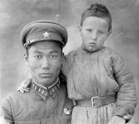 Согоо Энэ зураг дээрх хүү бол Цагдаагийн Сүлд чуулга Цагдаагийн байгууллагын орчин үеийн эрэлч