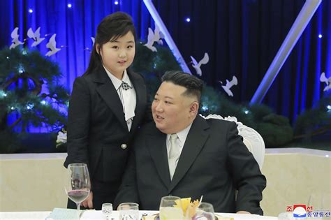 North Korean Leader Kim Brings Daughter To Visit Troops Mns News Fleekus
