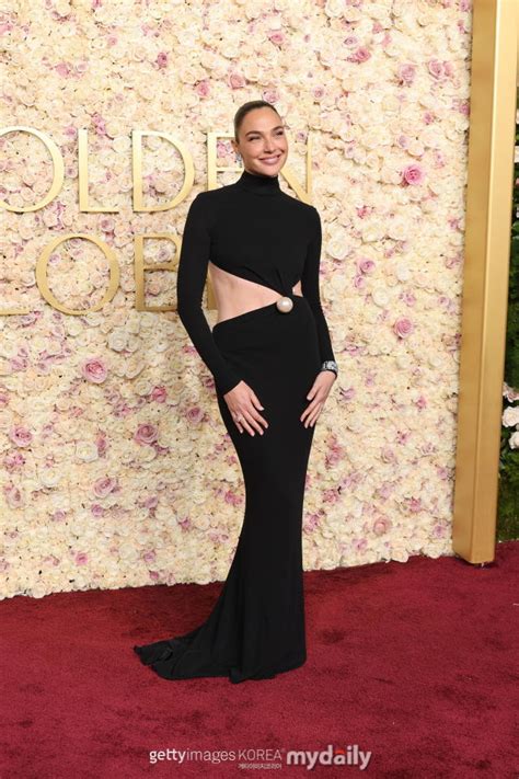 39살 ‘원더우먼 갤 가돗 딸넷 엄마 맞아 “감탄 나오는 잘록허리”