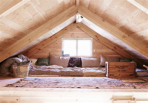 Pin By Christine On Dach Small Loft Spaces Loft Spaces Cabin Loft
