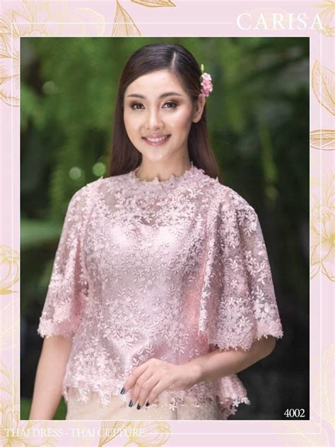 Pachara เดรสสั้นเกาะอกสีแดงเข้ม เนื้อผ้าหนาทอลายลูกไม้สวยมาก ช่วงเอวเข้ารูป Dudee Kloset