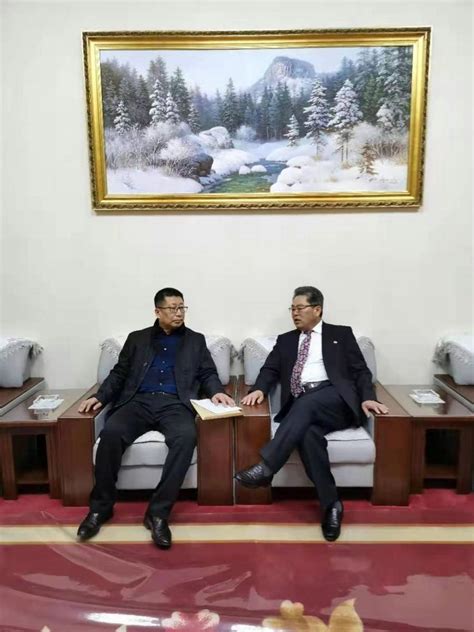 경애하는 김정은동지께 김일성김정일기금 중국 단동지부에서 꽃바구니를 보내여왔다朝鲜基金总公司丹东代表处