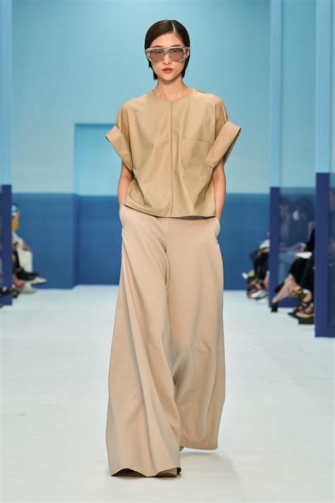 米兰时装周max Mara 2023春夏系列 服装米兰时装周 服装设计网