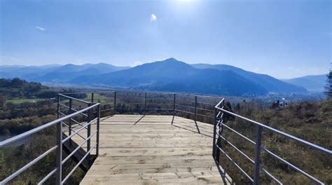 На Львівщині відкрили оглядовий майданчик із панорамою на Карпати і меандр